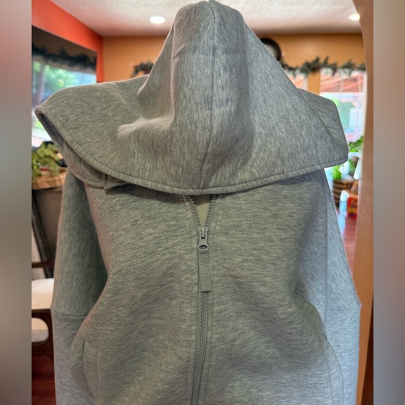 Blogilates | Sweaters | Nwt Blogilates Marshmellow Hoodie Heather Grey ...
